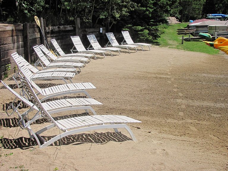 R&D Resort & Campground on Straight Lake